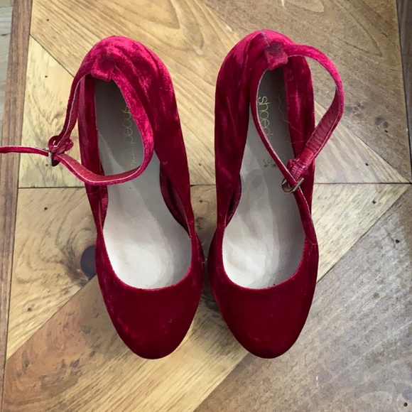 Shoe Dazzle | Shoes | Velvet Red Pumps Size 7 | Poshmark